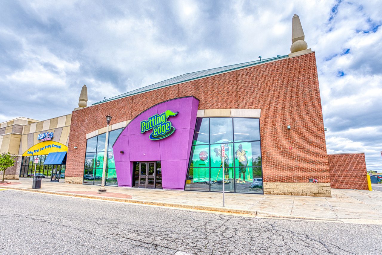 Glow-in-the-Dark Fun at Putting Edge Novi – A Night of Excitement! | Novi Now